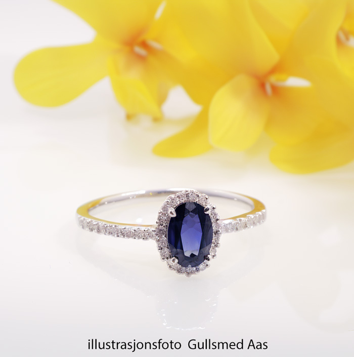 Diamantring i hvitt gull 14 kt med 0,14 ct W-Si og safir | Ole Aas